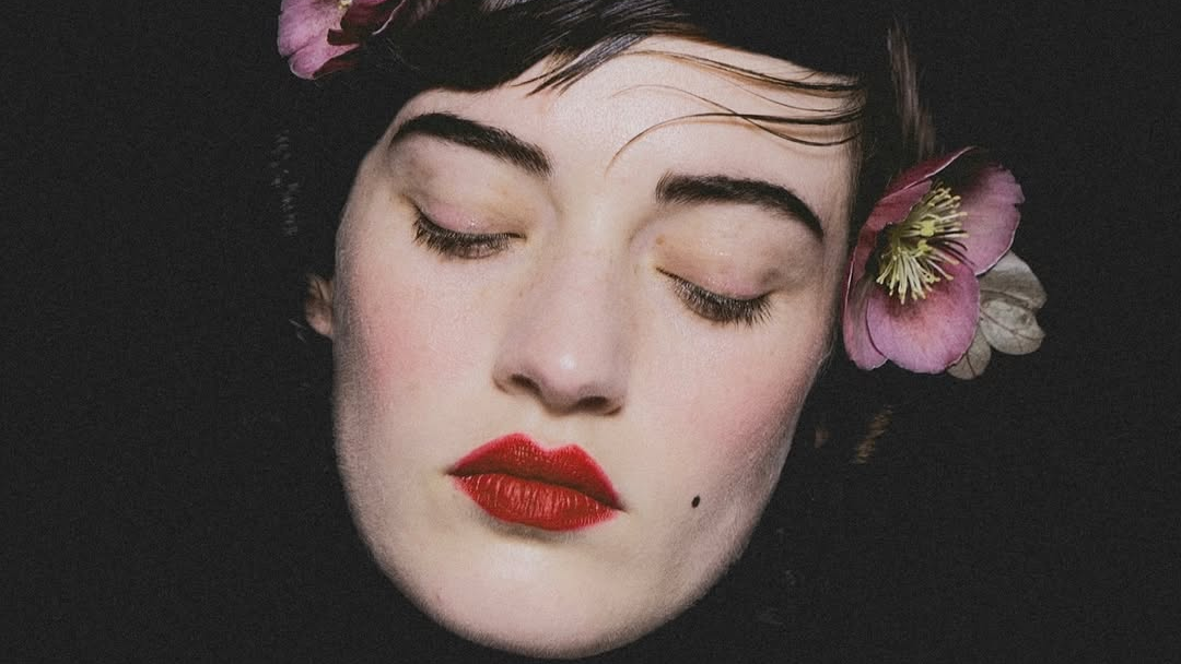 Julia Wears | Lisa Eldridge